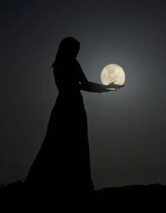 The Moon Witch: The Ultimate Guide To Lunar Witchcraft